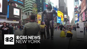 Bronze statue of woman turning heads in busy Times Square - CBS New York