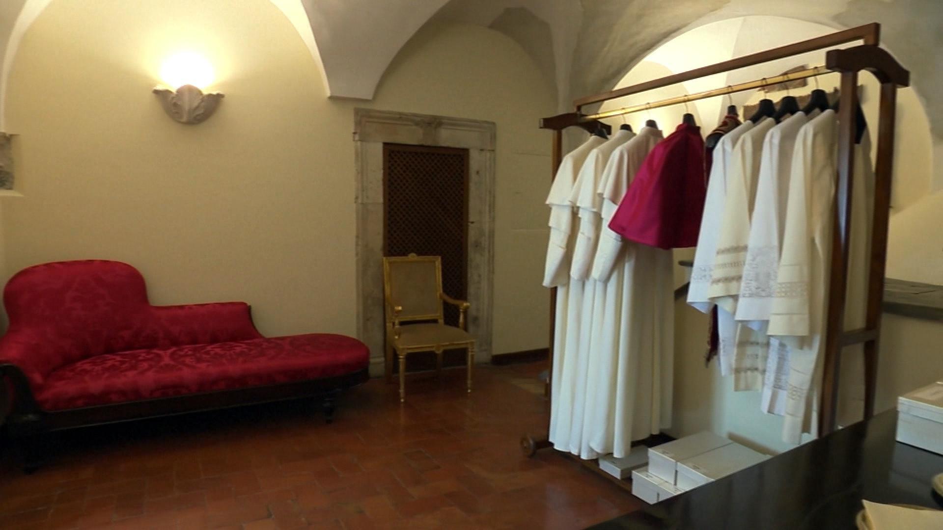 Meet the Roman tailors who will make the pope's official attire - CBS News