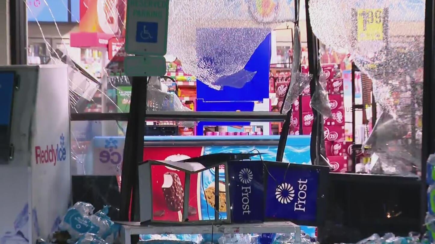 Arlington police investigating failed ATM smash-and-grab - CBS Texas