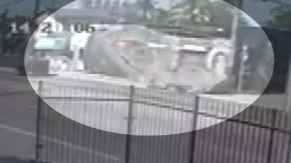 Overhang collapse caught on video in Miami, demolition expected - CBS Miami