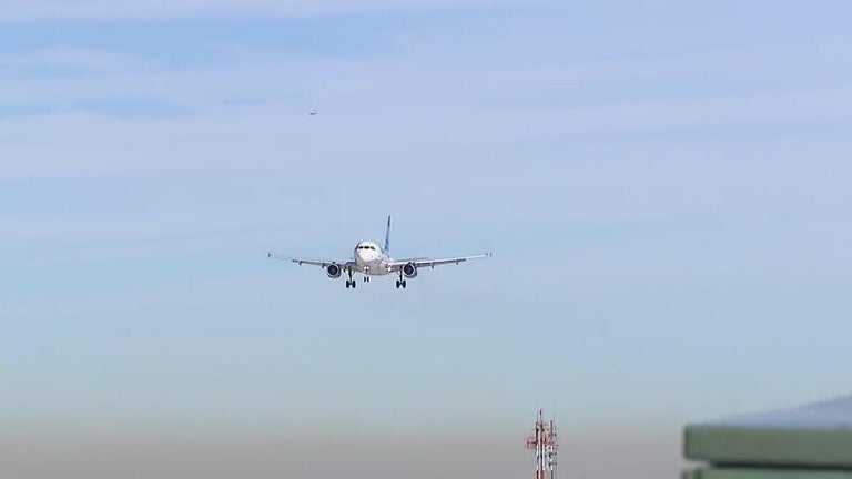 Radio failure temporarily affects communications at Denver Air Traffic ...