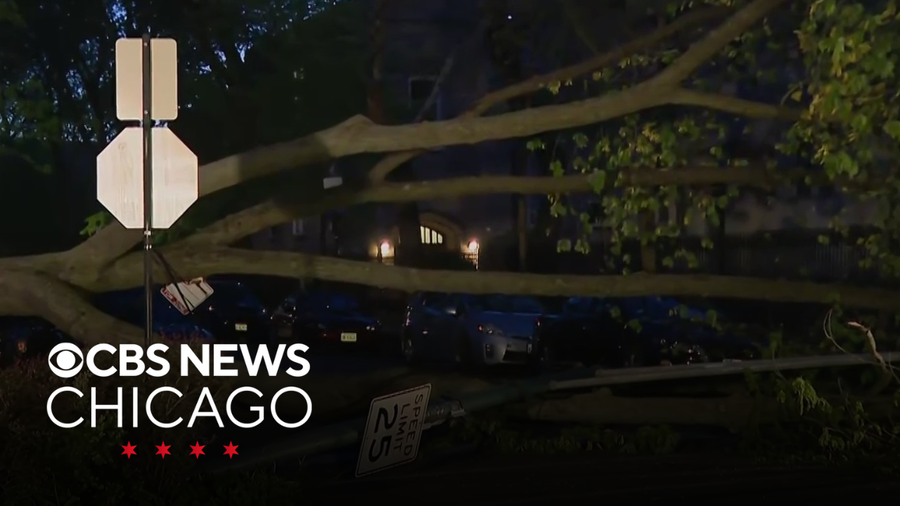 Severe thunderstorms pound Chicago area, fueled by record heat - CBS ...