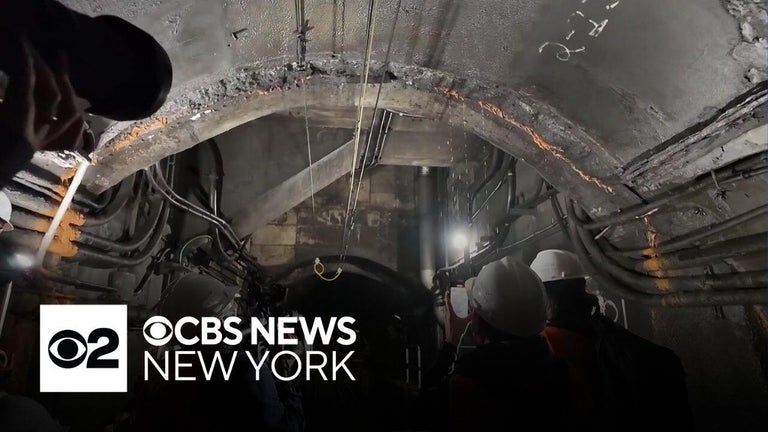 LIRR president warns riders as Amtrak's East River Tunnel shutdown approaches - CBS New York