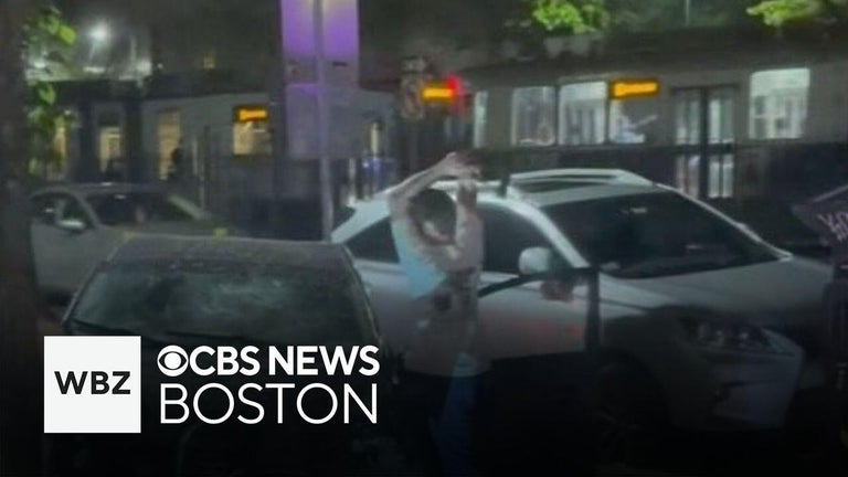 Witnesses describe scary moment man breaks car windows with hatchet in ...