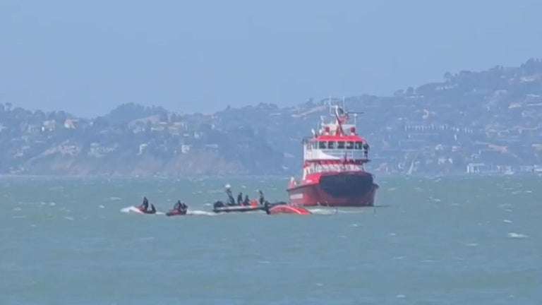 9 rescued after sailboat capsizes in San Francisco Bay - CBS San Francisco