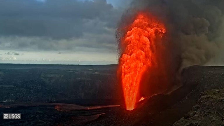 Hawaii's Kilauea volcano shoots lava hundreds of feet into the air in ...