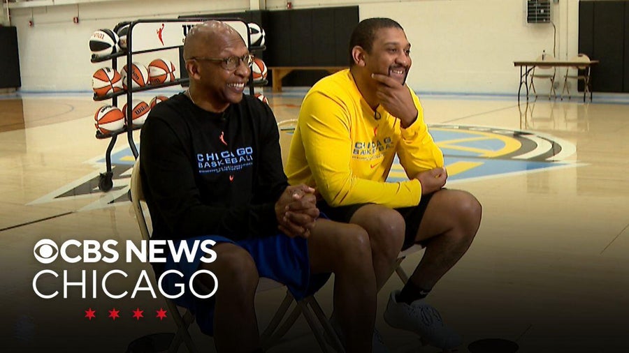 Chicago Sky head coach Tyler Marsh, dad Donnie get to coach together on ...