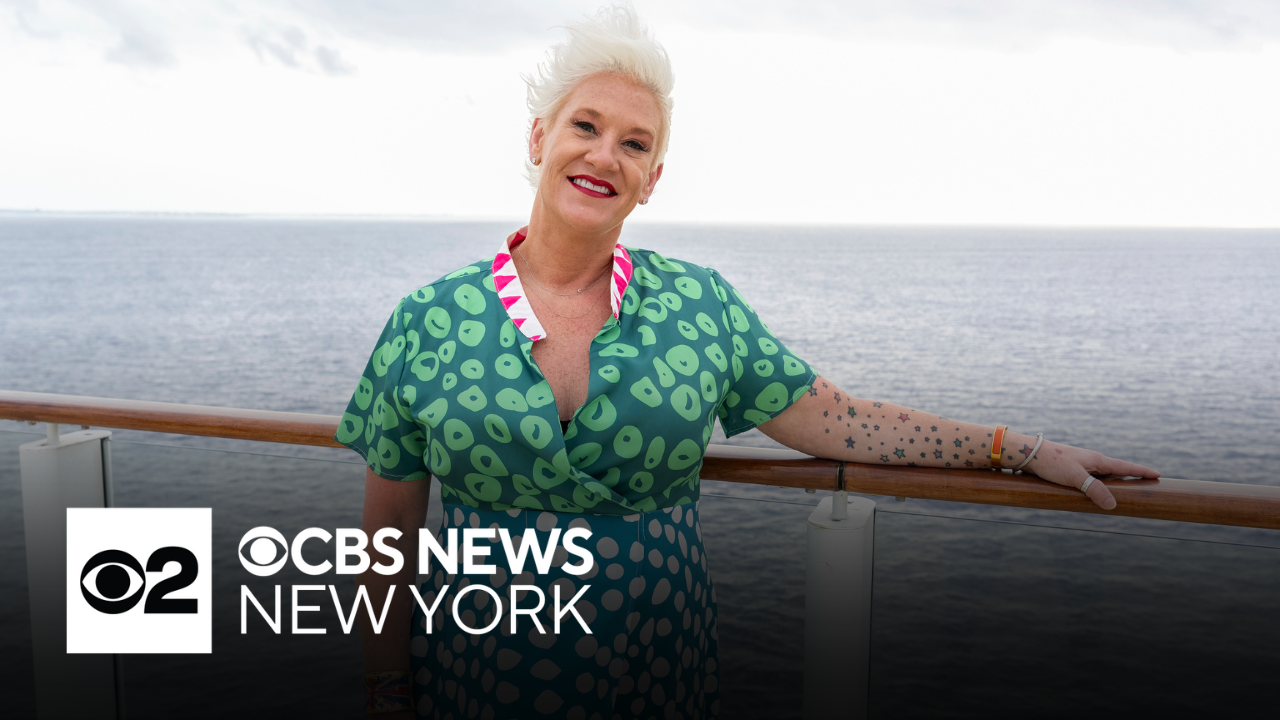 Anne Burrell, Food Network star, dies at 55 - CBS News