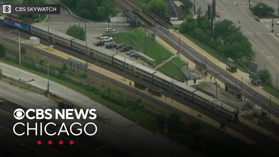 Service resumes on two Metra lines after car hits bridge in Chicago ...