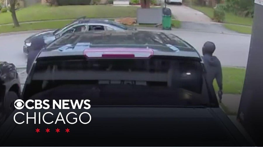 Video shows armed thieves breaking into couple's cars in Chicago's ...