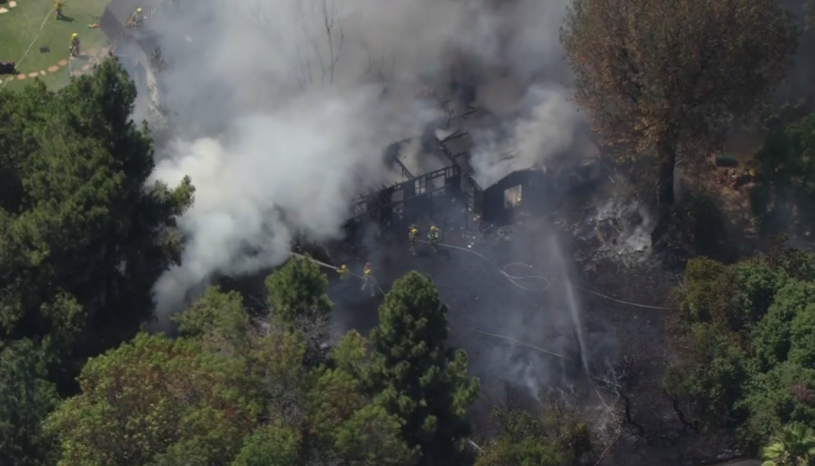 Northridge grass fire burns next to homes, damages 2 sheds - CBS Los ...