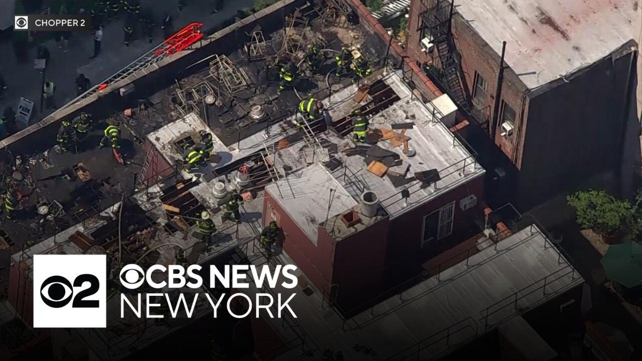 Upper East Side fire erupts on roof of building in NYC - CBS New York