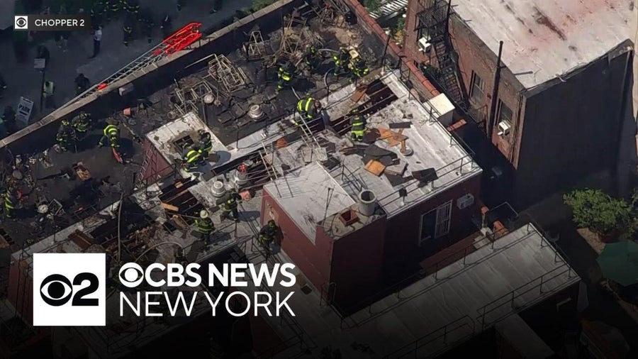 Upper East Side fire erupts on roof of building in NYC - CBS New York