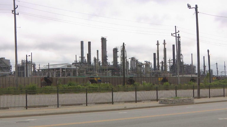 Residents around BP Whiting Refinery report foul odor, oil in water after flooding - CBS Chicago