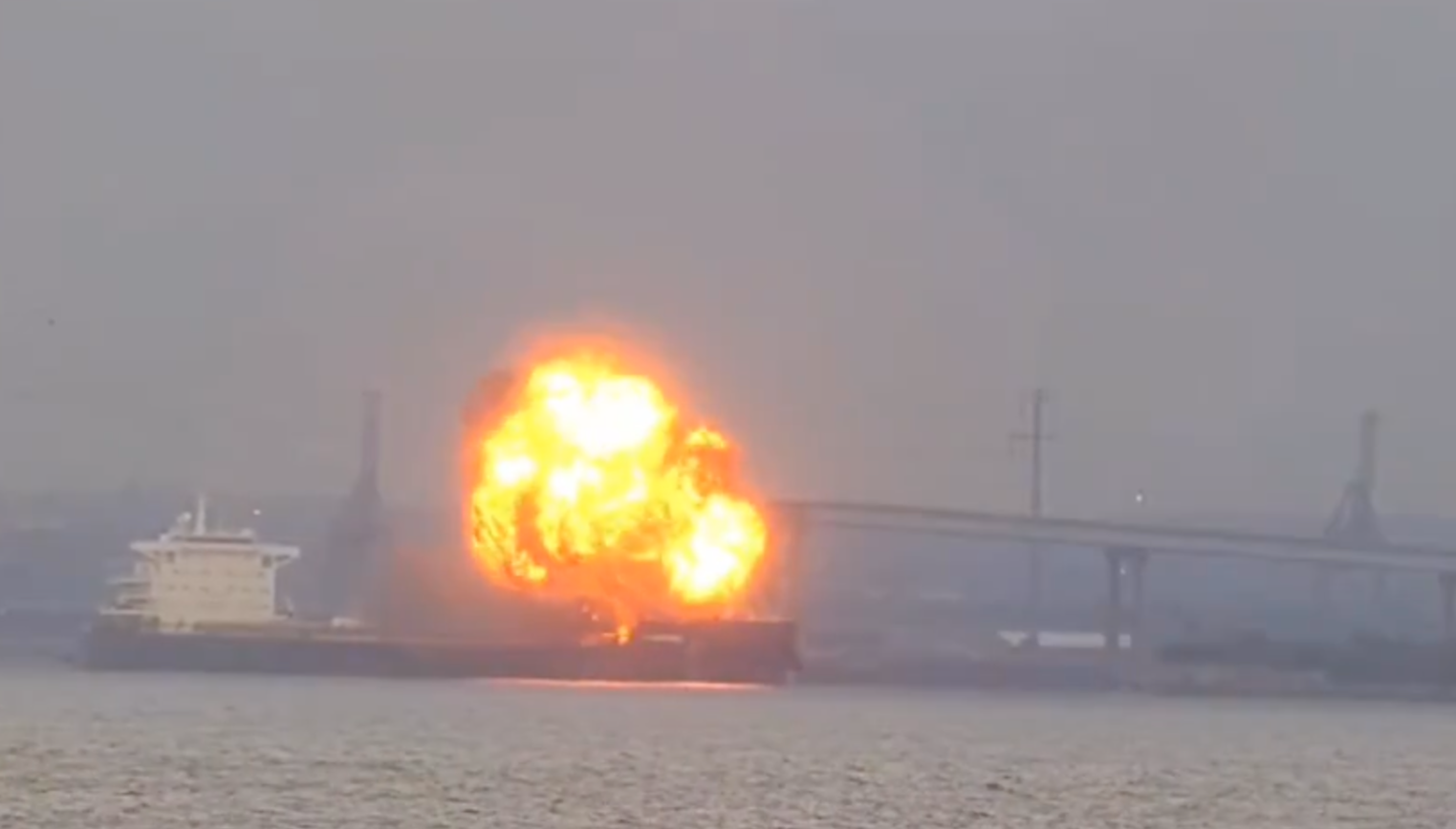 30-ton hatch removed from Baltimore's harbor after explosion on coal ...