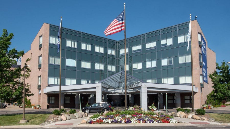 Nurses' union issues strike notice against Henry Ford Genesys Hospital ...