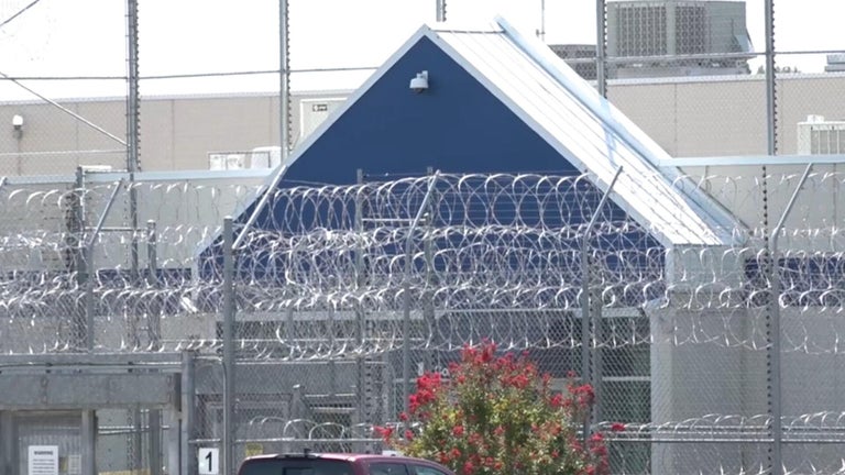 Small Tennessee town divided over new ICE detention facility: "I don't ...