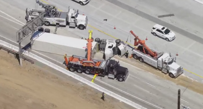 All lanes of southbound 71 Freeway closed in Chino Hills after big rig ...