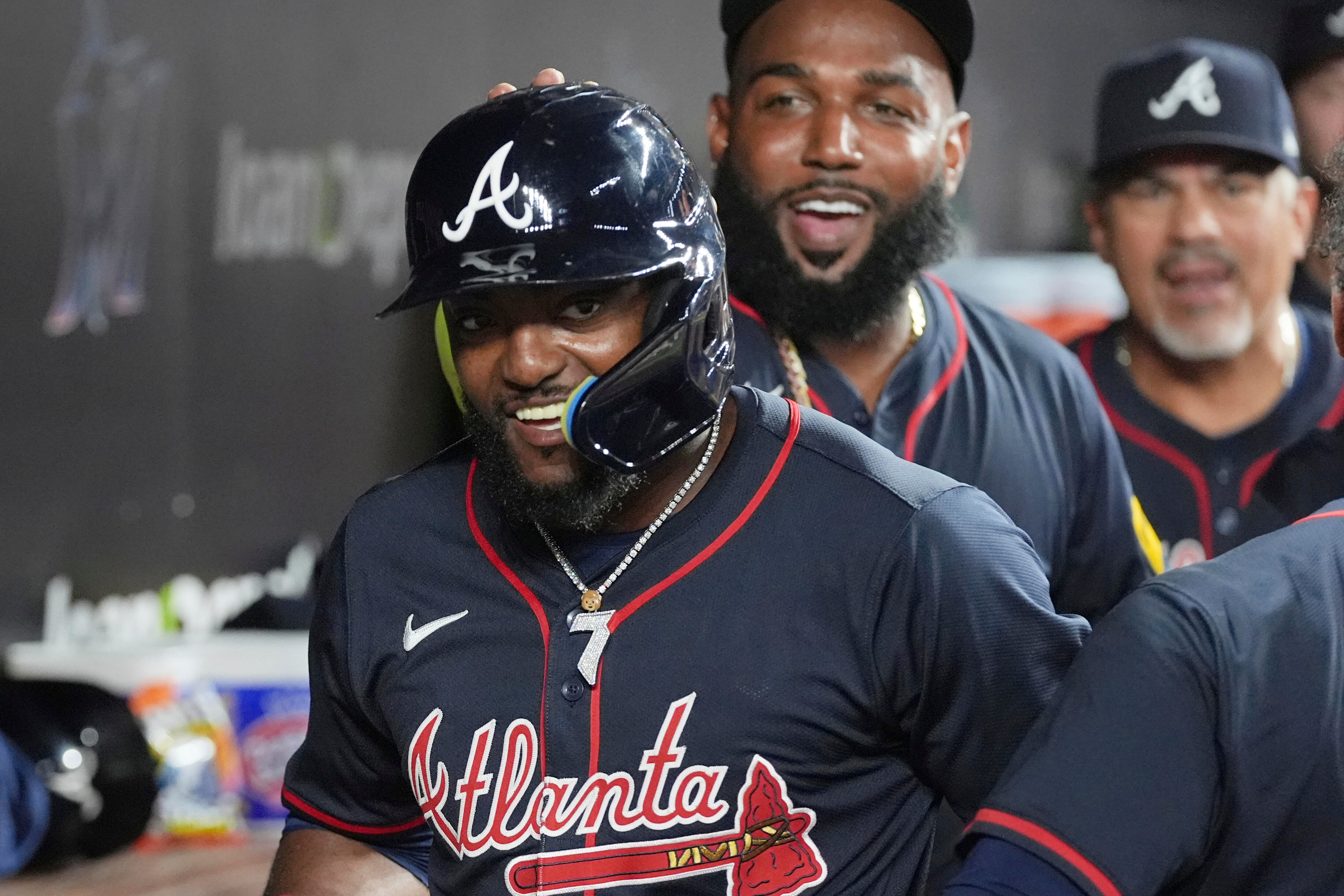 Braves score 9 runs in the 9th inning to beat Marlins 11-2 - CBS Miami