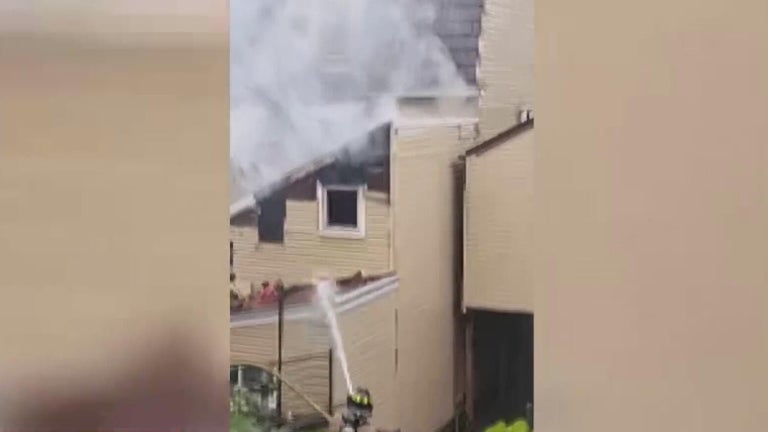 4 firefighters hurt battling blaze on Pittsburgh's South Side Slopes - CBS Pittsburgh