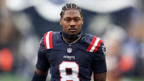 Patriots' Stefon Diggs details how he's building his relationship with Drake Maye - CBS Boston