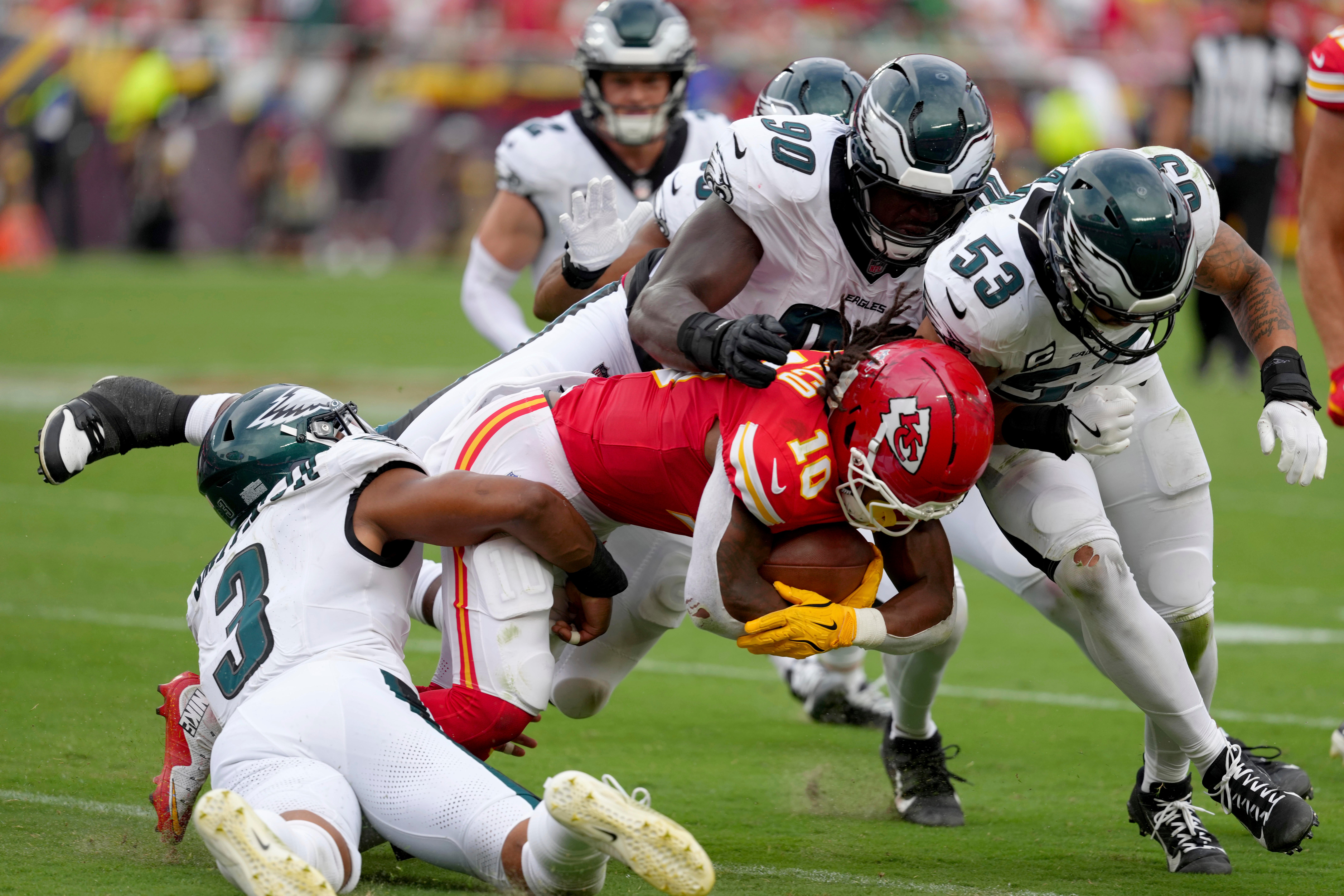 Philadelphia's defense shines as Eagles beat Chiefs in Super Bowl rematch in Kansas City - CBS ...