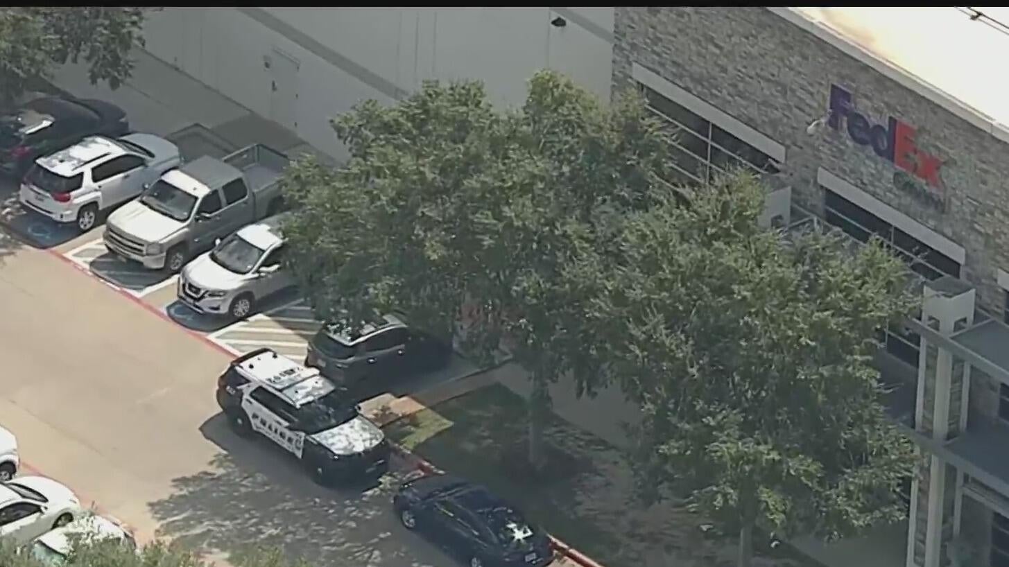 Dallas FedEx worker charged after hammer and gun attack on co-worker ...