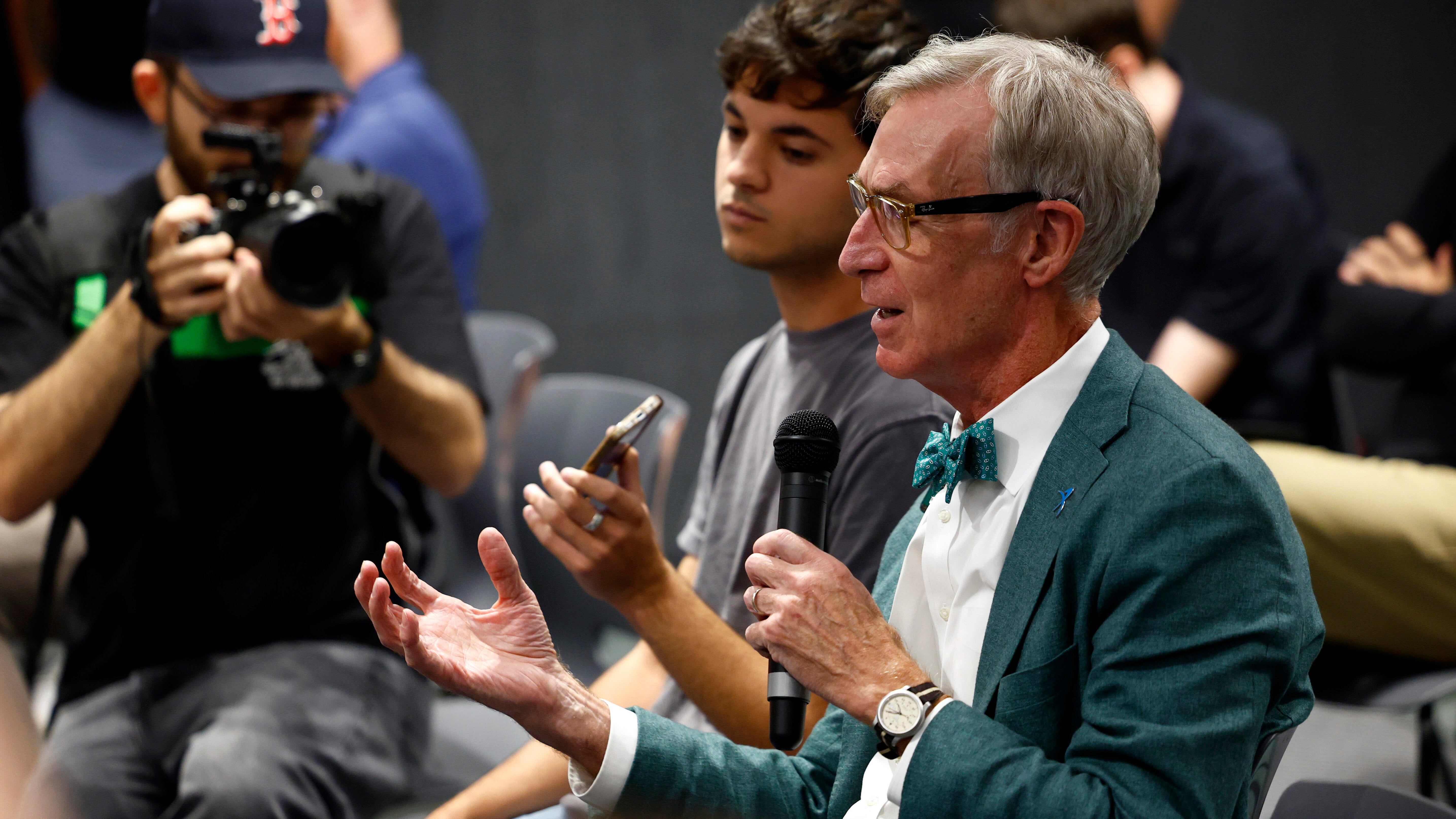 Bill Nye is married. "The Science Guy" tied the knot with journalist ...