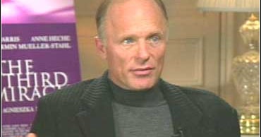 Ed Harris Relishes Priest Role - CBS News