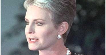 Mrs. McCain Walks A Fine Line - CBS News