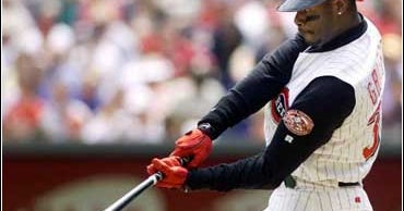 Griffey, Reds Rock Giants - CBS News