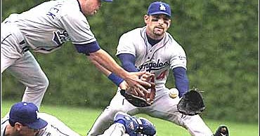 Dodgers Fight Off Cubs - CBS News