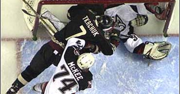 Roenick's 400th Does Trick - CBS News