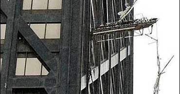 Scaffolding Falls, Killing Three - CBS News
