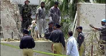 Bomb Found Near U.S. Consulate - CBS News