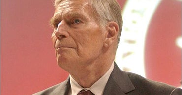 Heston Bows Out - To Applause - CBS News