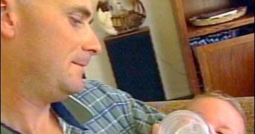 Baby Dillon's Dad Returns - CBS News