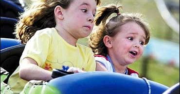 Who Tracks Roller Coaster Safety? - CBS News