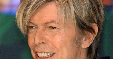 Lolly Pops Rocker Bowie In Eye - CBS News