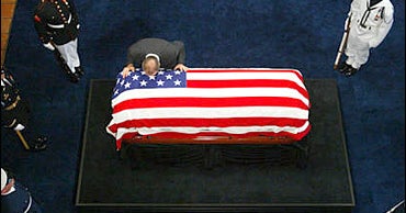 Quiet Moments With A Fallen Chief - CBS News