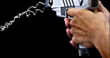 Police stun gun caused death of man in suburban Chicago, report says ...
