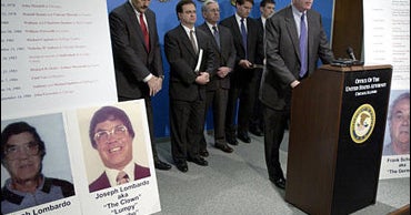 14 Snagged In Chicago Mob Bust - CBS News