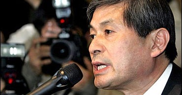 S. Korean Denies He Faked Cloning - CBS News