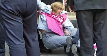 Spartans Eat Up No. 3 Wolves - CBS News