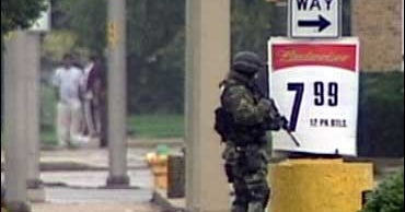 Illinois Bank Robber Takes Hostages - CBS News