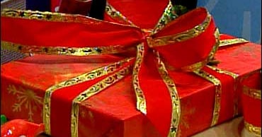 Gift-Wrapping Made Easy - CBS News
