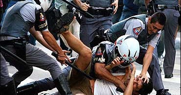 Protesters Greet Bush In Brazil - CBS News