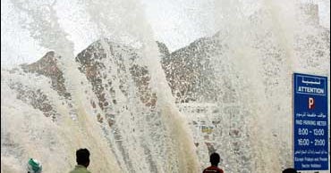 Powerful Cyclone Slams Into Oman Coast - CBS News