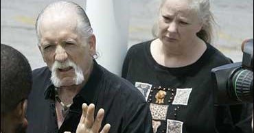 Parents In "Caged Kids" Case Want Custody - CBS News