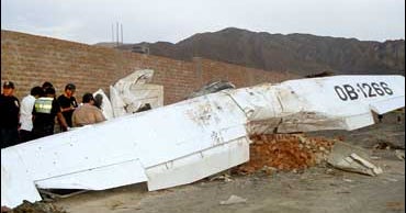 5 French Tourists Die In Peru Plane Crash - CBS News